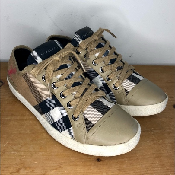 Burberry | Shoes | Burberry Vintage Housecheck Low Top Vulcanized Sneaker Size 65 | Poshmark